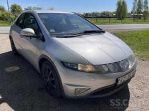 Grey Honda Civic 2007 in Riga, with an engine capacity of 2.20 L and mileage of 275 thousand km for 790 €, photo 8 on AUTOMOTO.COM.LV