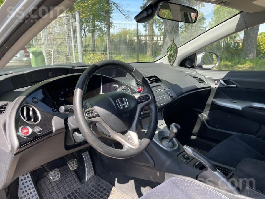 Grey Honda Civic 2007 in Riga, with an engine capacity of 2.20 L and mileage of 275 thousand km for 790 €, photo 10 on AUTOMOTO.COM.LV