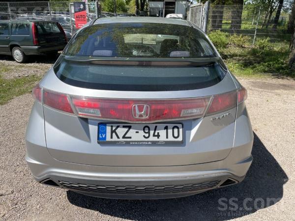 Pelēks Honda Civic 2007 Rīga, ar dzinēja tilpumu 2.20 L un nobraukumu 275 tūkst. km par 790 €, foto 4 vietnē AUTOMOTO.COM.LV