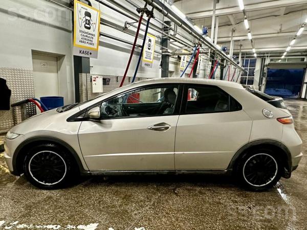 Grey Honda Civic 2007 in Riga, with an engine capacity of 1.80 L and mileage of 130 thousand km for 2800 €, photo 3 on AUTOMOTO.COM.LV
