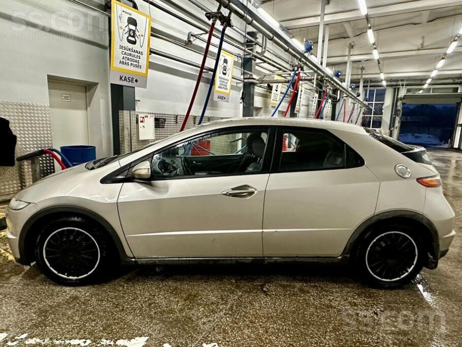 Pelēks Honda Civic 2007 Rīga, ar dzinēja tilpumu 1.80 L un nobraukumu 130 tūkst. km par 2800 €, foto 4 vietnē AUTOMOTO.COM.LV
