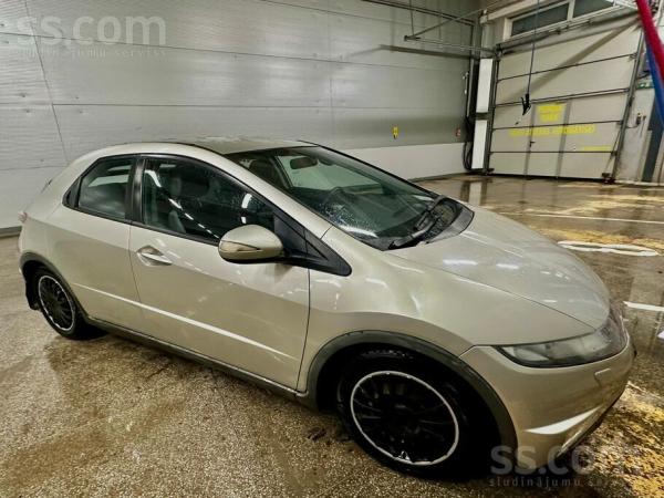Grey Honda Civic 2007 in Riga, with an engine capacity of 1.80 L and mileage of 130 thousand km for 2800 €, photo 5 on AUTOMOTO.COM.LV