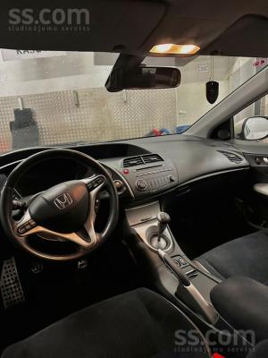 Pelēks Honda Civic 2007 Rīga, ar dzinēja tilpumu 1.80 L un nobraukumu 130 tūkst. km par 2800 €, foto 8 vietnē AUTOMOTO.COM.LV