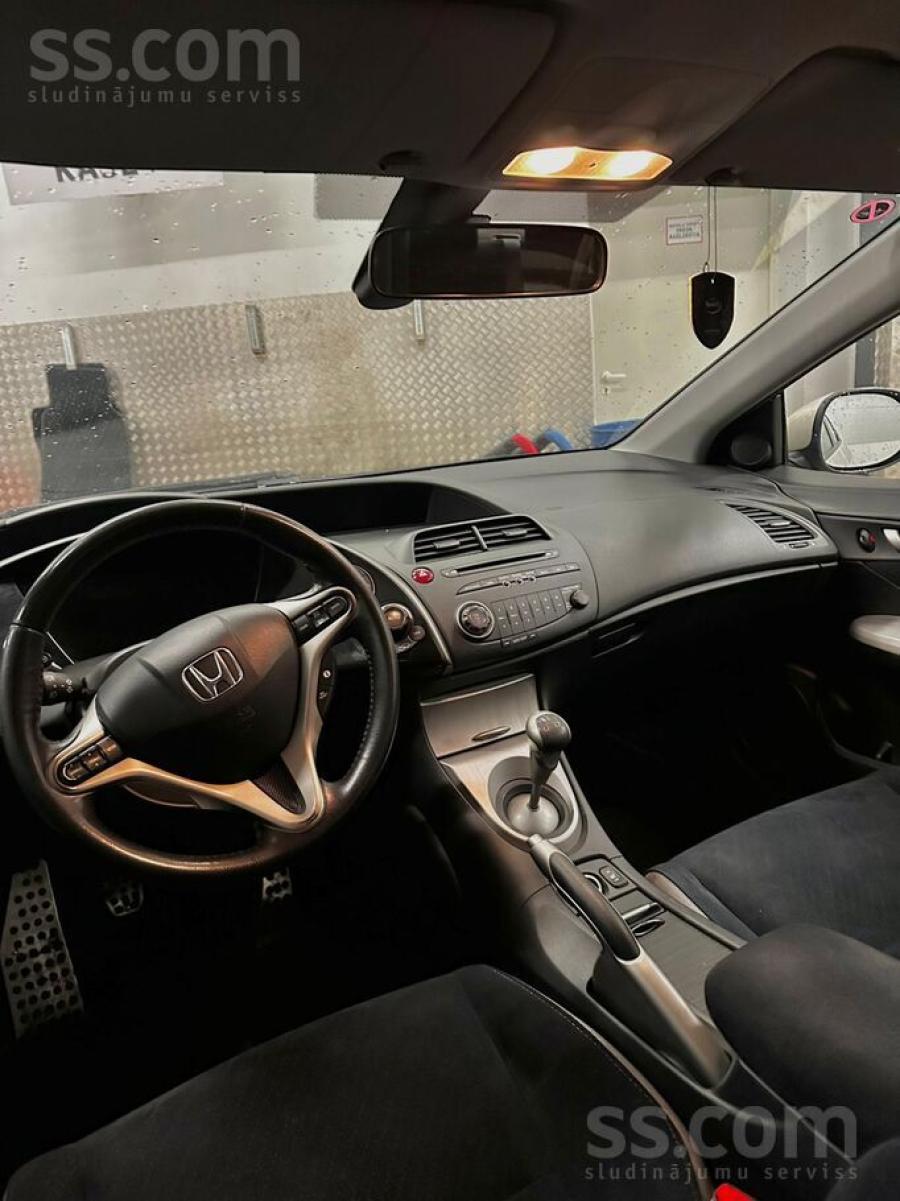Pelēks Honda Civic 2007 Rīga, ar dzinēja tilpumu 1.80 L un nobraukumu 130 tūkst. km par 2800 €, foto 8 vietnē AUTOMOTO.COM.LV