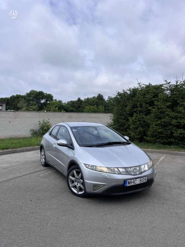 Pelēks Honda Civic 2007 Gargždai, ar dzinēja tilpumu 1.80 L un nobraukumu 204 tūkst. km par 1200 €, foto 1 vietnē AUTOMOTO.COM.LV
