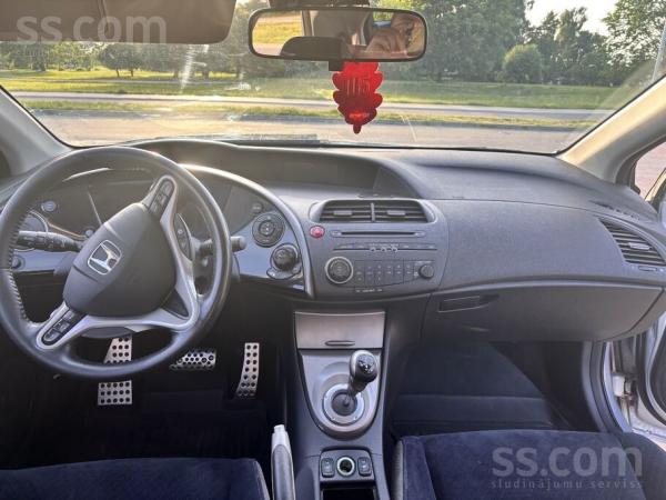 Pelēks Honda Civic 2007 Rīga, ar dzinēja tilpumu 1.80 L un nobraukumu 230 tūkst. km par 3100 €, foto 6 vietnē AUTOMOTO.COM.LV
