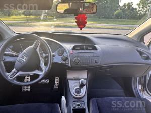 Pelēks Honda Civic 2007 Rīga, ar dzinēja tilpumu 1.80 L un nobraukumu 230 tūkst. km par 3100 €, foto 7 vietnē AUTOMOTO.COM.LV