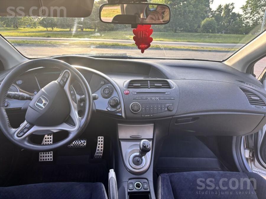Pelēks Honda Civic 2007 Rīga, ar dzinēja tilpumu 1.80 L un nobraukumu 230 tūkst. km par 3100 €, foto 7 vietnē AUTOMOTO.COM.LV