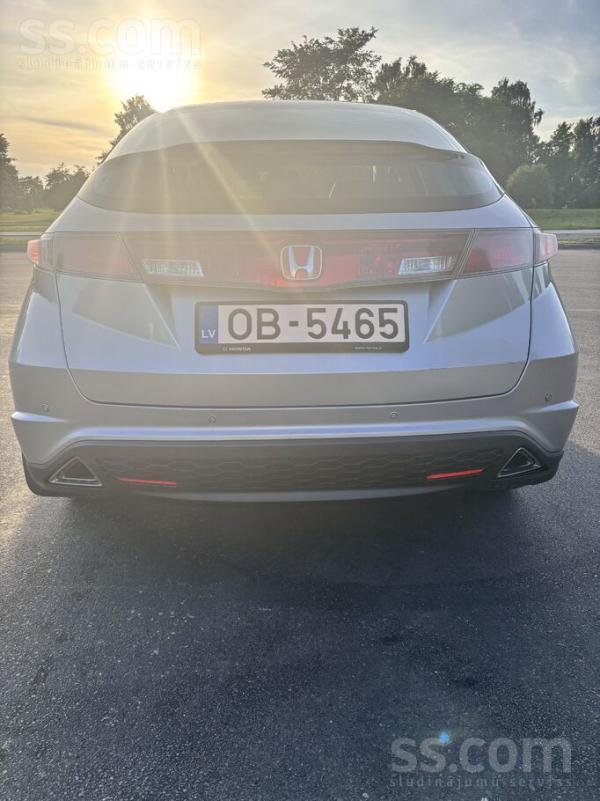 Grey Honda Civic 2007 in Riga, with an engine capacity of 1.80 L and mileage of 230 thousand km for 2700 €, photo 6 on AUTOMOTO.COM.LV