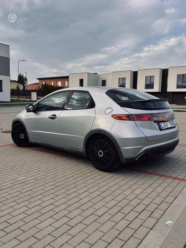 Grey Honda Civic 2007 in Vilnius, with an engine capacity of 2.20 L and mileage of 270 thousand km for 850 €, photo 2 on AUTOMOTO.COM.LV