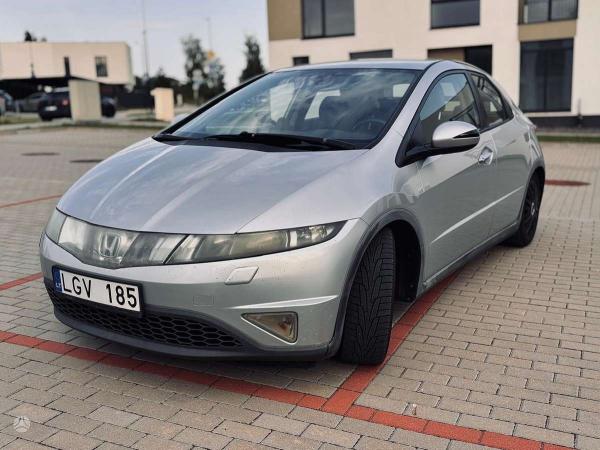 Grey Honda Civic 2007 in Vilnius, with an engine capacity of 2.20 L and mileage of 270 thousand km for 850 €, photo 4 on AUTOMOTO.COM.LV