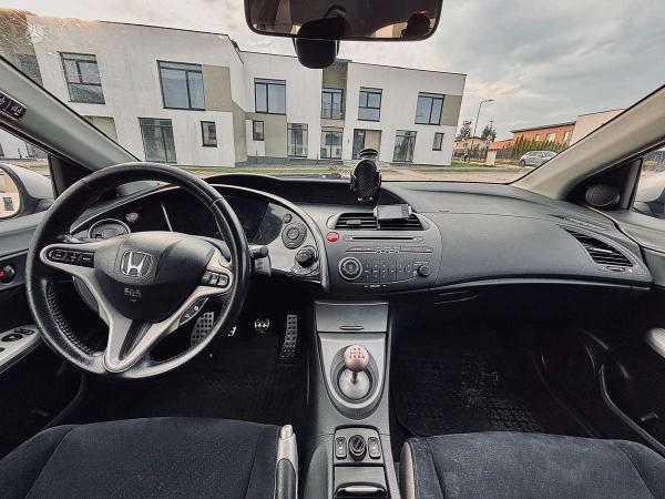 Grey Honda Civic 2007 in Vilnius, with an engine capacity of 2.20 L and mileage of 270 thousand km for 850 €, photo 7 on AUTOMOTO.COM.LV