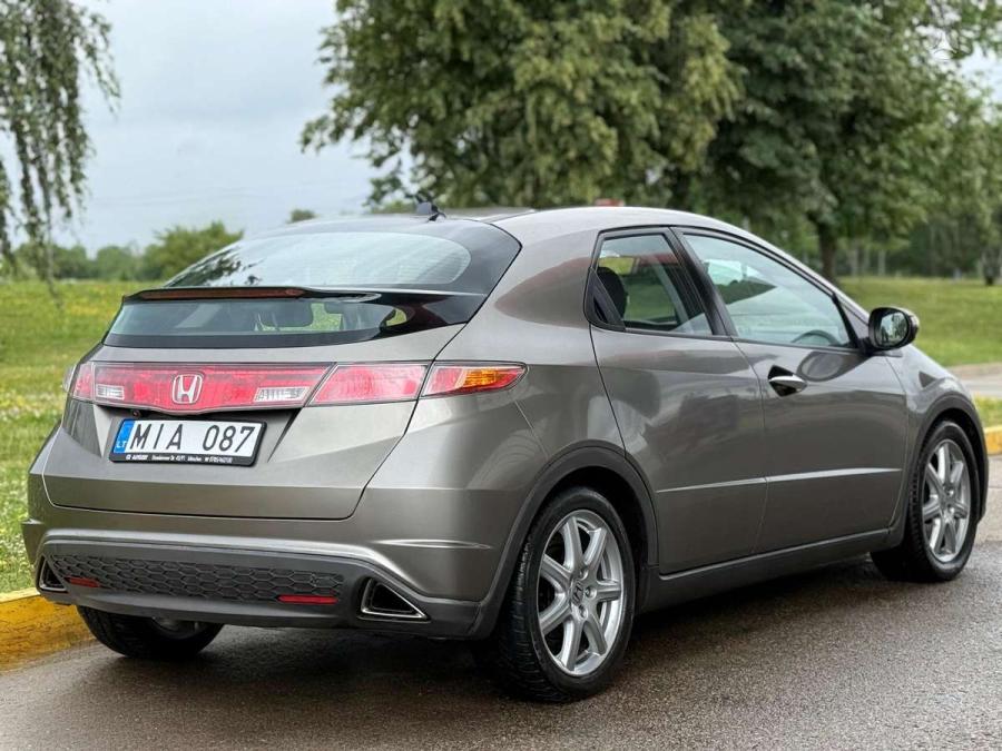 Pelēks Honda Civic 2007 Kauņa, ar dzinēja tilpumu 2.20 L un nobraukumu 282 tūkst. km par 3000 €, foto 5 vietnē AUTOMOTO.COM.LV
