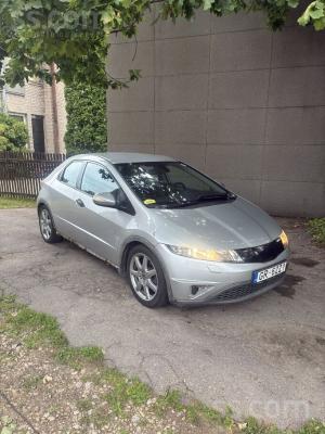 Grey Honda Civic 2007 in Riga, with an engine capacity of 1.80 L and mileage of 205 thousand km for 545 €, photo 3 on AUTOMOTO.COM.LV
