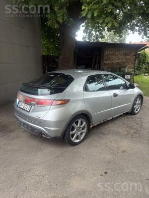 Grey Honda Civic 2007 in Riga, with an engine capacity of 1.80 L and mileage of 205 thousand km for 545 €, photo 4 on AUTOMOTO.COM.LV