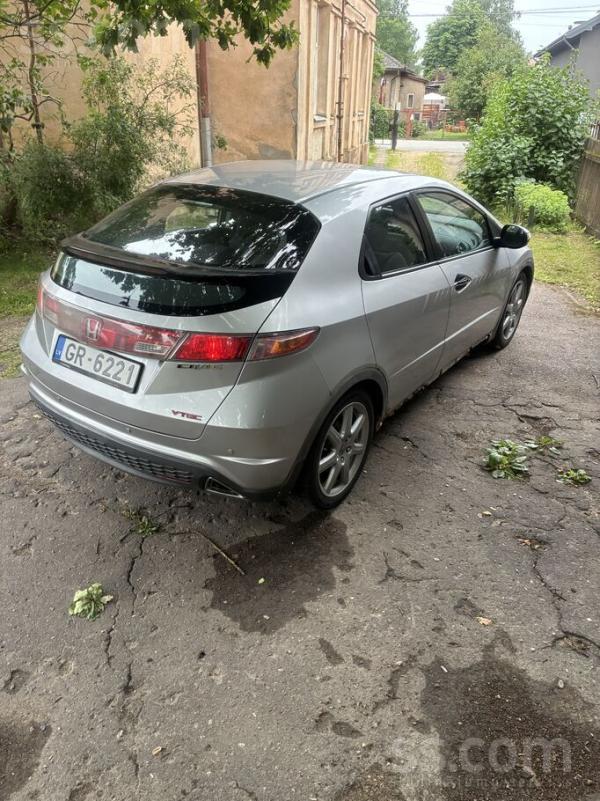 Pelēks Honda Civic 2007 Rīga, ar dzinēja tilpumu 1.80 L un nobraukumu 205 tūkst. km par 545 €, foto 4 vietnē AUTOMOTO.COM.LV