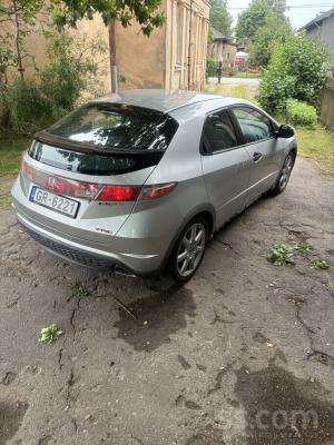 Grey Honda Civic 2007 in Riga, with an engine capacity of 1.80 L and mileage of 205 thousand km for 545 €, photo 5 on AUTOMOTO.COM.LV