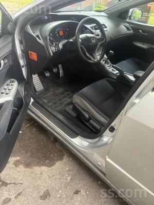 Grey Honda Civic 2007 in Riga, with an engine capacity of 1.80 L and mileage of 205 thousand km for 545 €, photo 7 on AUTOMOTO.COM.LV