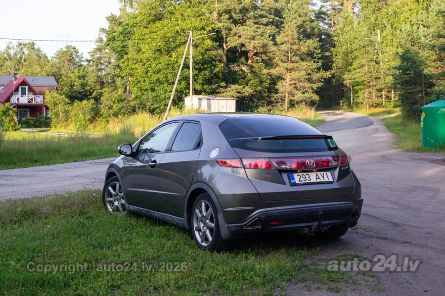 Pelēks Honda Civic 2007 Tallina, ar dzinēja tilpumu 1.80 L un nobraukumu 244 tūkst. km par 2400 €, foto 3 vietnē AUTOMOTO.COM.LV