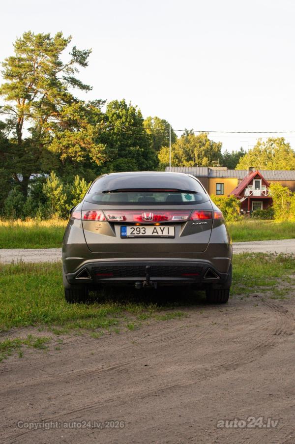 Pelēks Honda Civic 2007 Tallina, ar dzinēja tilpumu 1.80 L un nobraukumu 244 tūkst. km par 2400 €, foto 3 vietnē AUTOMOTO.COM.LV