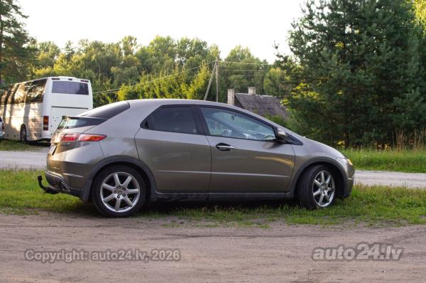 Pelēks Honda Civic 2007 Tallina, ar dzinēja tilpumu 1.80 L un nobraukumu 244 tūkst. km par 2400 €, foto 4 vietnē AUTOMOTO.COM.LV