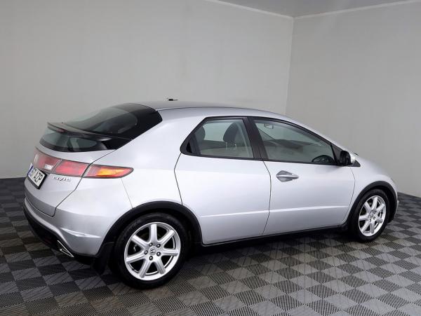 Pelēks Honda Civic 2007 Tallina, ar dzinēja tilpumu 1.80 L un nobraukumu 213 tūkst. km par 1999 €, foto 10 vietnē AUTOMOTO.COM.LV