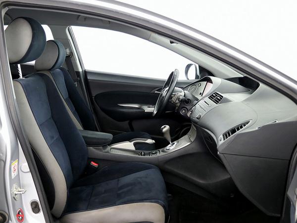 Grey Honda Civic 2007 in Tallinn, with an engine capacity of 1.80 L and mileage of 213 thousand km for 1999 €, photo 6 on AUTOMOTO.COM.LV