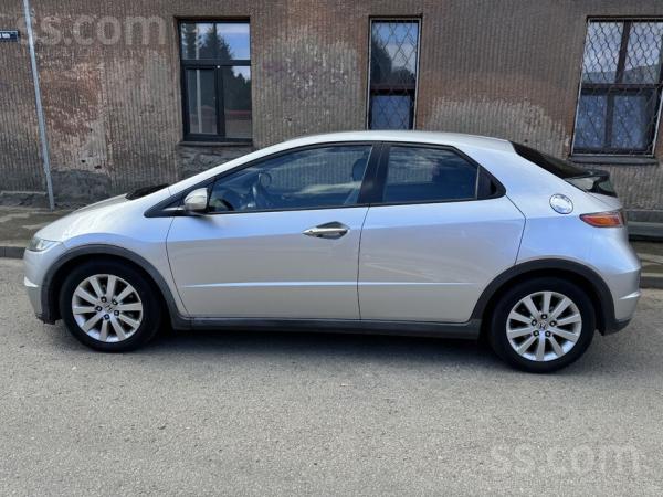 Grey Honda Civic 2007 in Riga, with an engine capacity of 2.20 L and mileage of 287 thousand km for 1600 €, photo 2 on AUTOMOTO.COM.LV