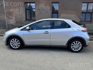 Pelēks Honda Civic 2007 Rīga, ar dzinēja tilpumu 2.20 L un nobraukumu 287 tūkst. km par 1600 €, foto 3 vietnē AUTOMOTO.COM.LV