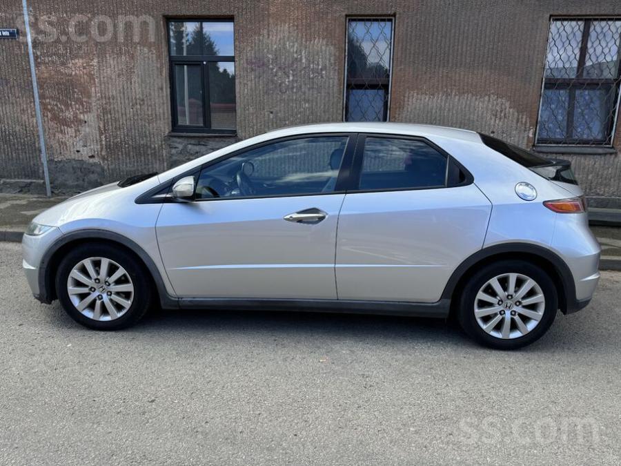 Pelēks Honda Civic 2007 Rīga, ar dzinēja tilpumu 2.20 L un nobraukumu 287 tūkst. km par 1600 €, foto 3 vietnē AUTOMOTO.COM.LV