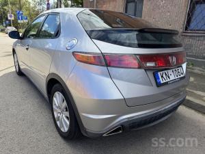 Pelēks Honda Civic 2007 Rīga, ar dzinēja tilpumu 2.20 L un nobraukumu 287 tūkst. km par 1600 €, foto 5 vietnē AUTOMOTO.COM.LV