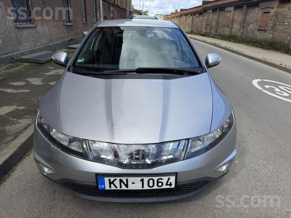 Grey Honda Civic 2007 in Riga, with an engine capacity of 2.20 L and mileage of 287 thousand km for 1600 €, photo 5 on AUTOMOTO.COM.LV