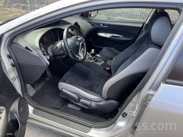 Grey Honda Civic 2007 in Riga, with an engine capacity of 2.20 L and mileage of 287 thousand km for 1600 €, photo 8 on AUTOMOTO.COM.LV