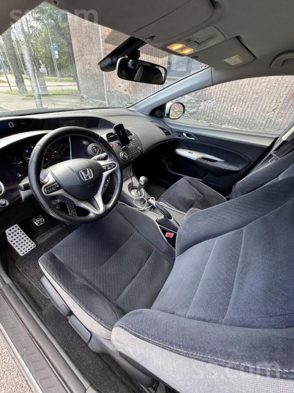 Grey Honda Civic 2007 in Riga, with an engine capacity of 2.20 L and mileage of 287 thousand km for 1600 €, photo 9 on AUTOMOTO.COM.LV