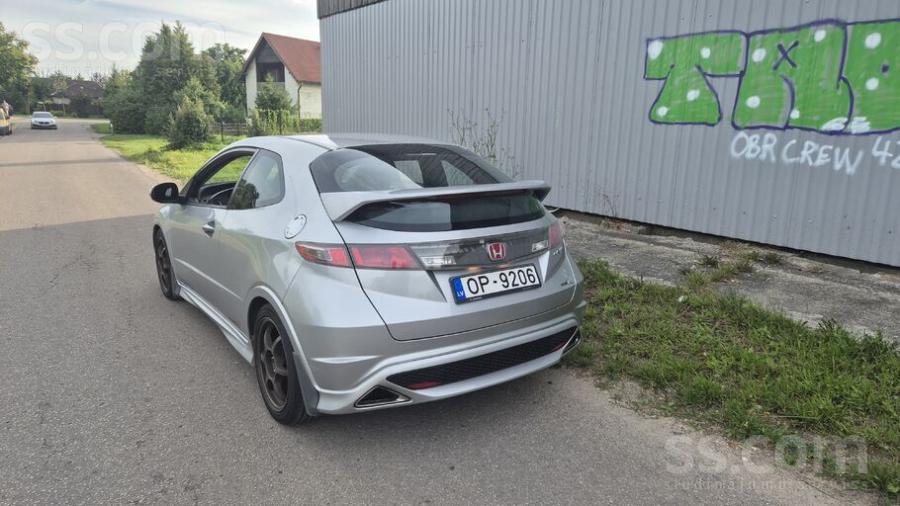 Grey Honda Civic 2007 in Riga, with an engine capacity of 2.00 L and mileage of 194 thousand km for 5500 €, photo 4 on AUTOMOTO.COM.LV