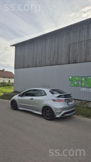 Grey Honda Civic 2007 in Riga, with an engine capacity of 2.00 L and mileage of 194 thousand km for 5500 €, photo 5 on AUTOMOTO.COM.LV