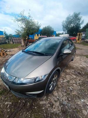Grey Honda Civic 2007 in Moletai, with an engine capacity of 2.20 L and mileage of 298 thousand km for 1200 €, photo 3 on AUTOMOTO.COM.LV