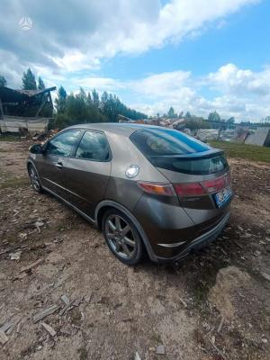 Grey Honda Civic 2007 in Moletai, with an engine capacity of 2.20 L and mileage of 298 thousand km for 1200 €, photo 7 on AUTOMOTO.COM.LV