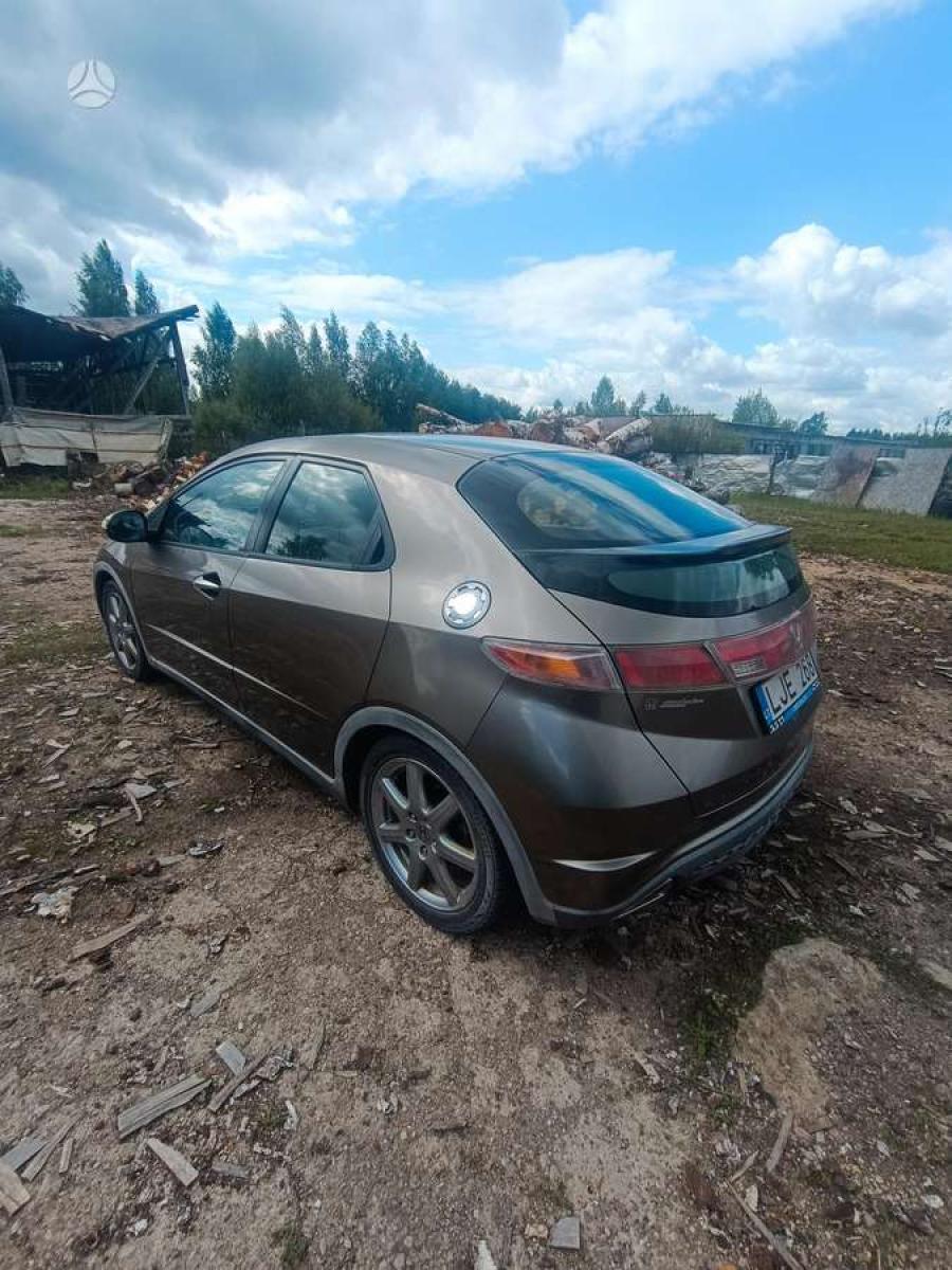 Grey Honda Civic 2007 in Moletai, with an engine capacity of 2.20 L and mileage of 298 thousand km for 1200 €, photo 7 on AUTOMOTO.COM.LV