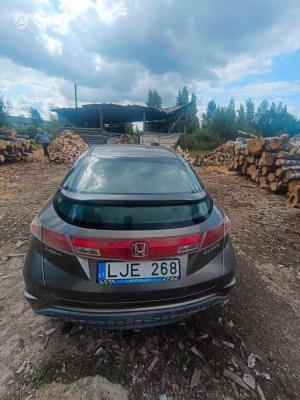 Grey Honda Civic 2007 in Moletai, with an engine capacity of 2.20 L and mileage of 298 thousand km for 1200 €, photo 8 on AUTOMOTO.COM.LV