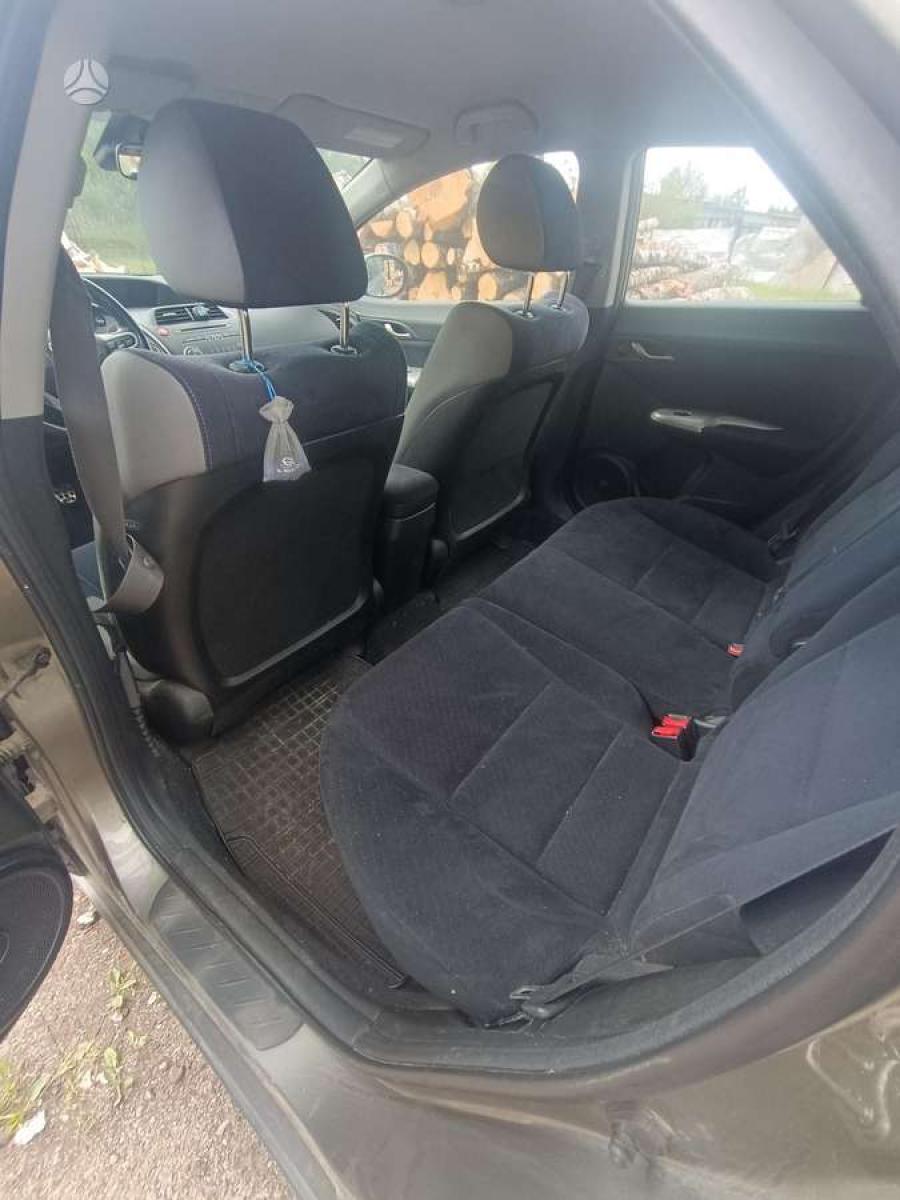 Grey Honda Civic 2007 in Moletai, with an engine capacity of 2.20 L and mileage of 298 thousand km for 1200 €, photo 9 on AUTOMOTO.COM.LV