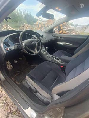 Grey Honda Civic 2007 in Moletai, with an engine capacity of 2.20 L and mileage of 298 thousand km for 1200 €, photo 10 on AUTOMOTO.COM.LV