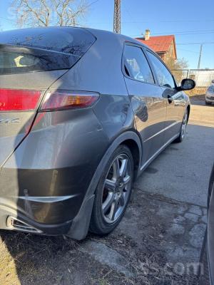 Pelēks Honda Civic 2007 Rīga, ar dzinēja tilpumu 1.80 L un nobraukumu 247 tūkst. km par 1400 €, foto 4 vietnē AUTOMOTO.COM.LV