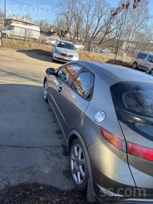 Pelēks Honda Civic 2007 Rīga, ar dzinēja tilpumu 1.80 L un nobraukumu 247 tūkst. km par 1400 €, foto 5 vietnē AUTOMOTO.COM.LV