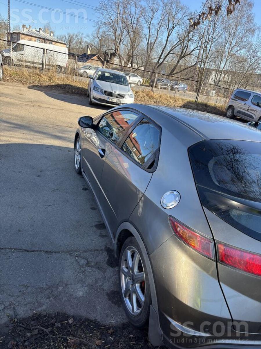 Pelēks Honda Civic 2007 Rīga, ar dzinēja tilpumu 1.80 L un nobraukumu 247 tūkst. km par 1400 €, foto 5 vietnē AUTOMOTO.COM.LV