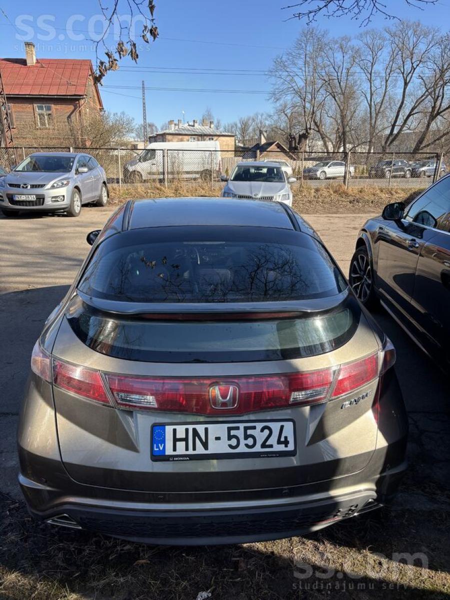 Pelēks Honda Civic 2007 Rīga, ar dzinēja tilpumu 1.80 L un nobraukumu 247 tūkst. km par 1400 €, foto 6 vietnē AUTOMOTO.COM.LV