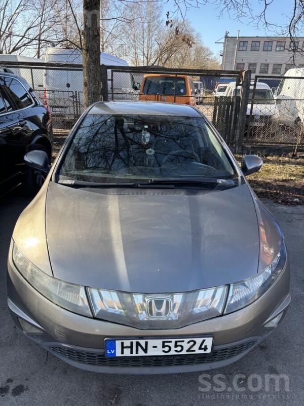 Grey Honda Civic 2007 in Riga, with an engine capacity of 1.80 L and mileage of 247 thousand km for 1400 €, photo 6 on AUTOMOTO.COM.LV