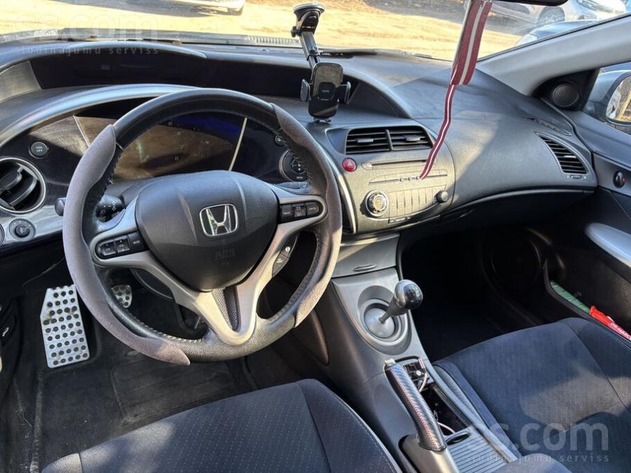 Pelēks Honda Civic 2007 Rīga, ar dzinēja tilpumu 1.80 L un nobraukumu 247 tūkst. km par 1400 €, foto 8 vietnē AUTOMOTO.COM.LV