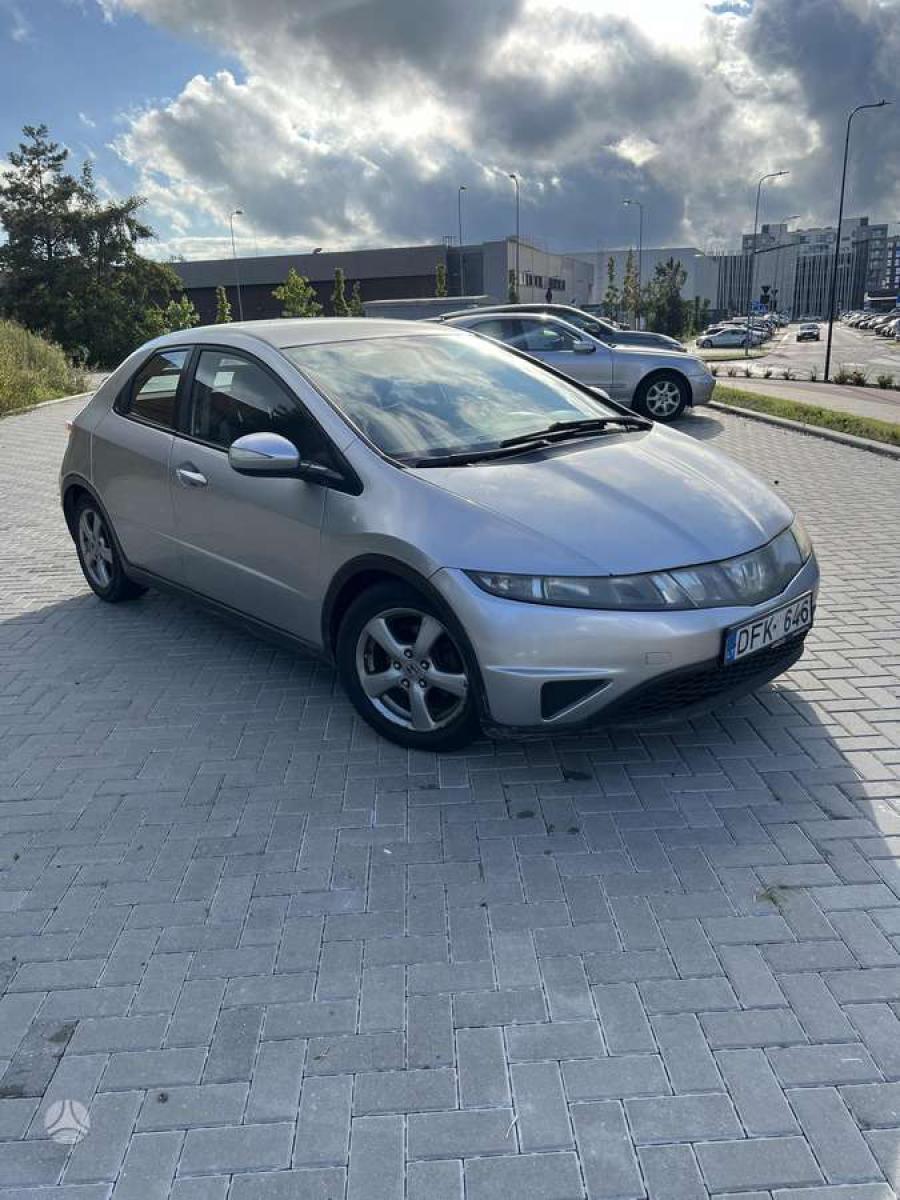 Grey Honda Civic 2007 in Vilnius, with an engine capacity of 2.20 L and mileage of 315 thousand km for 1250 €, photo 1 on AUTOMOTO.COM.LV