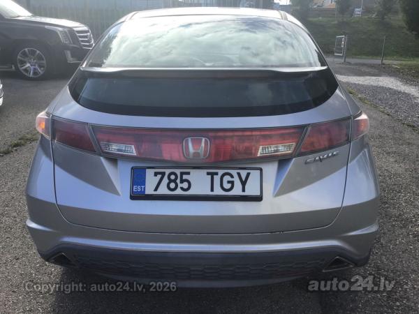 Pelēks Honda Civic 2007 Tartu, ar dzinēja tilpumu 1.80 L un nobraukumu 270 tūkst. km par 1650 €, foto 5 vietnē AUTOMOTO.COM.LV